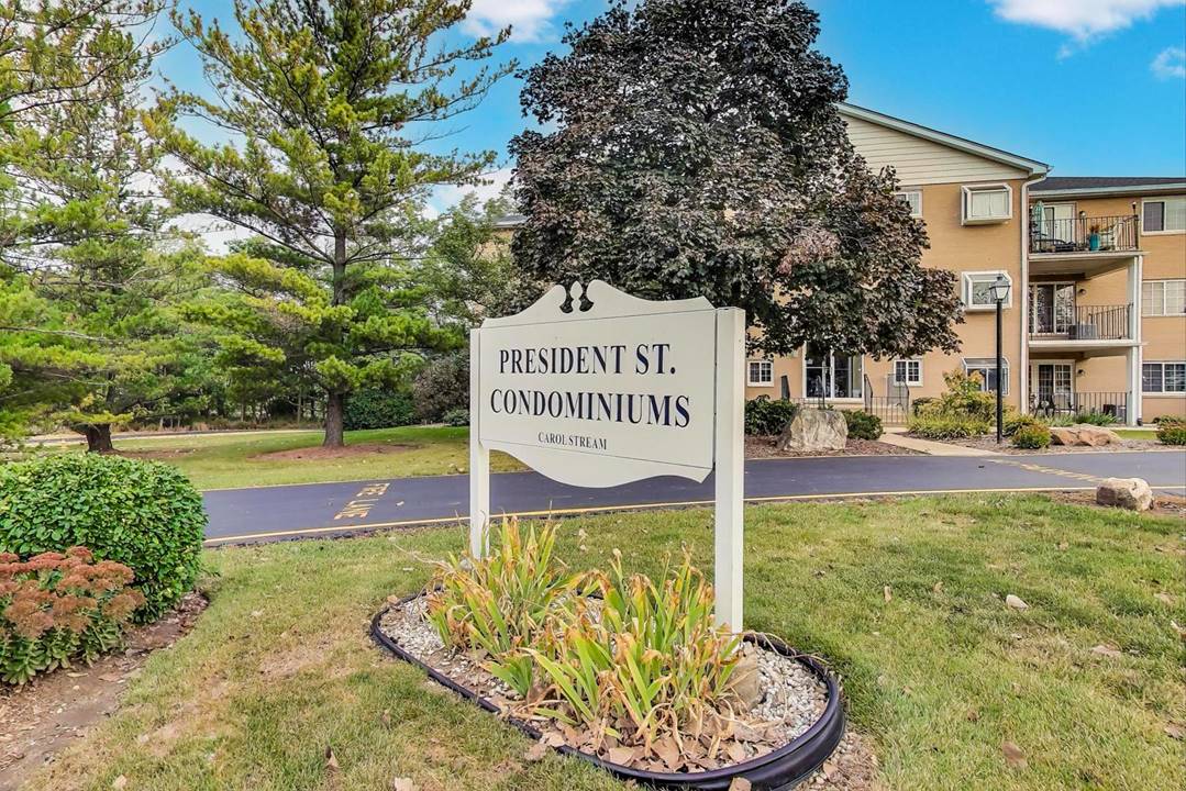 462 S President, Unit 202, Carol Stream, IL 60188