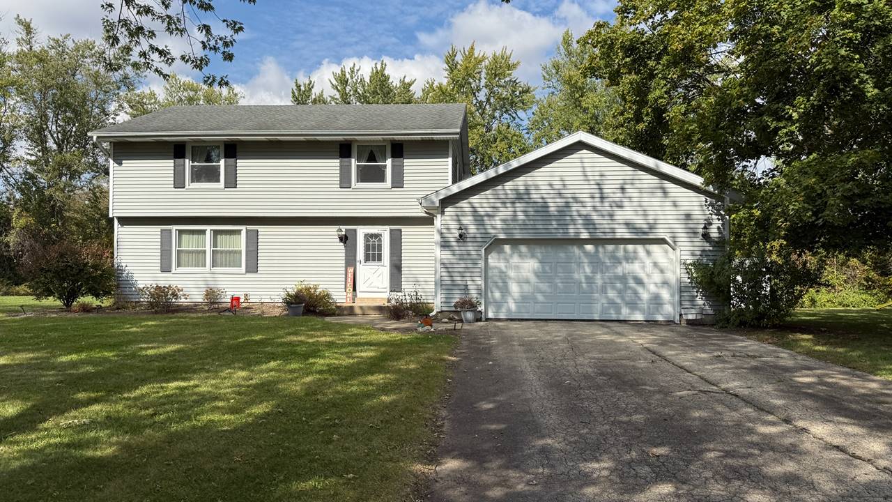 12163 Twin Oaks, Sycamore, IL 60178