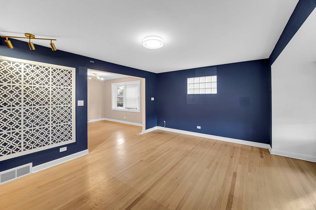8555 S Paulina, Chicago, IL 60620 - Gresham