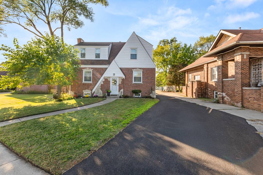 8464 Gross Point, Skokie, IL 60077