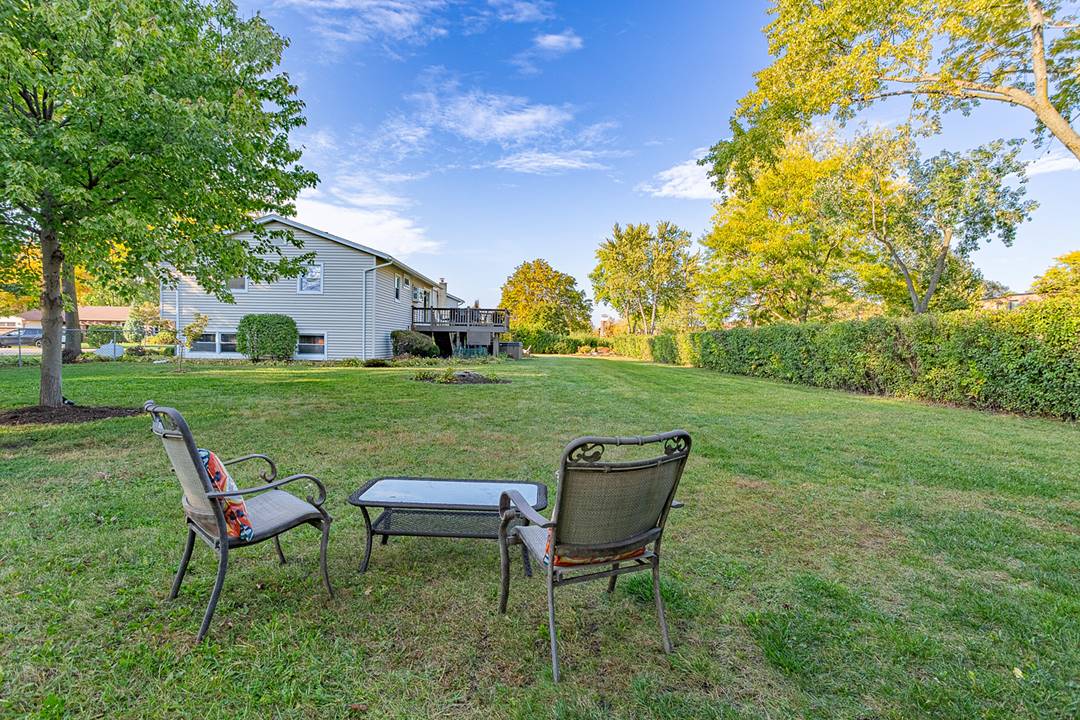 210 Yarmouth, Elk Grove Village, IL 60007