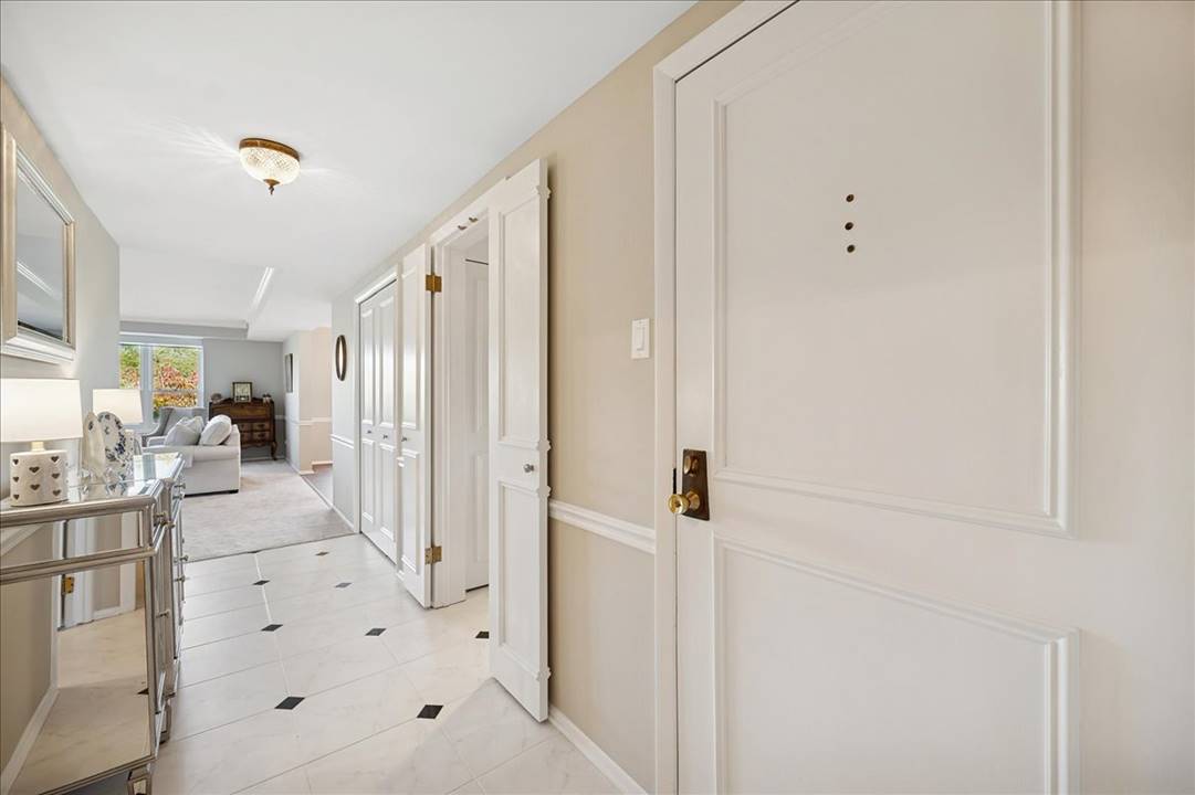 630 Winnetka Mews, Unit 402, Winnetka, IL 60093
