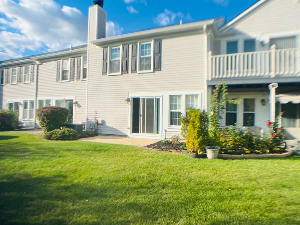 1683 Vermont, Apt 0, Elk Grove Village, IL 60007