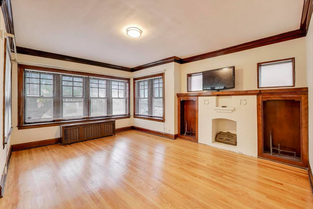 8008 S Loomis, Chicago, IL 60620 - Gresham