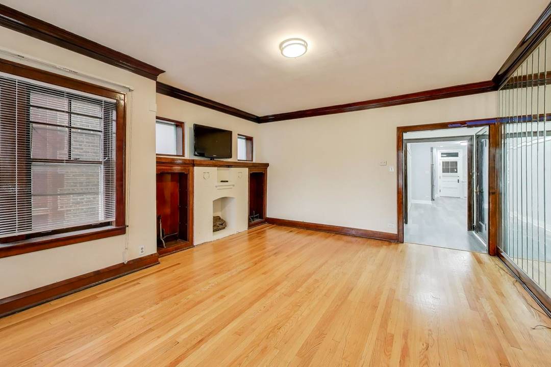 8008 S Loomis, Chicago, IL 60620 - Gresham