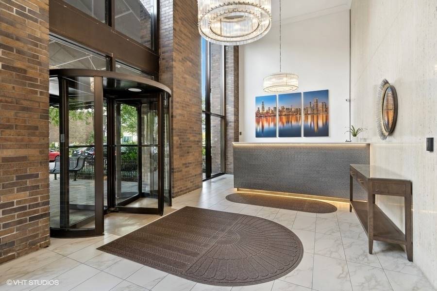 525 W Hawthorne, Unit 201, Chicago, IL 60657 - Lakeview