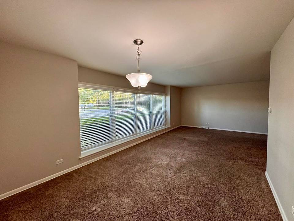 900 W Strieff, Glenwood, IL 60425