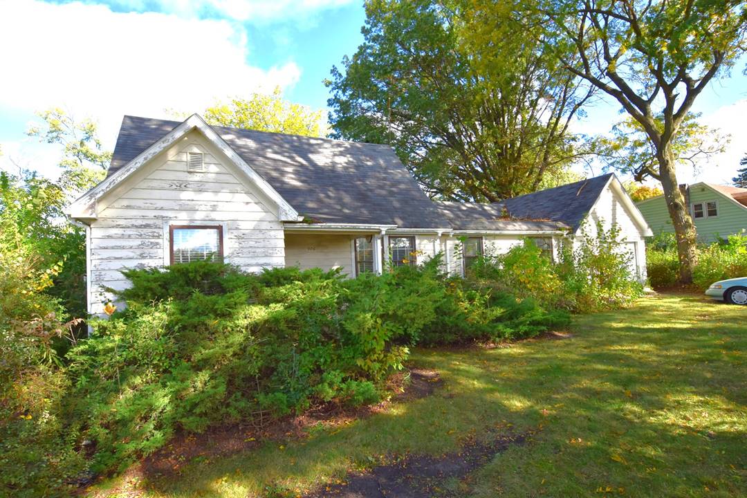 906 E Babcock, Addison, IL 60101