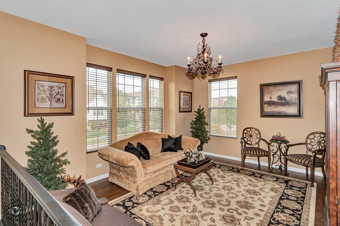 268 Bennett, Carol Stream, IL 60188