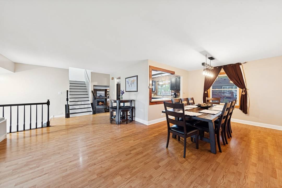 122 E Sherman, Bartlett, IL 60103