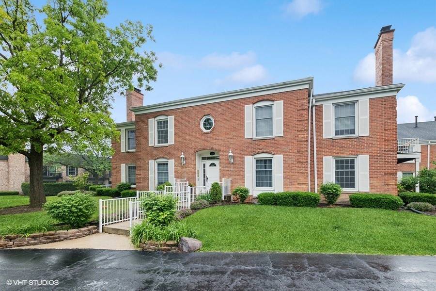 128 Carriage Way, Unit 217B, Burr Ridge, IL 60527
