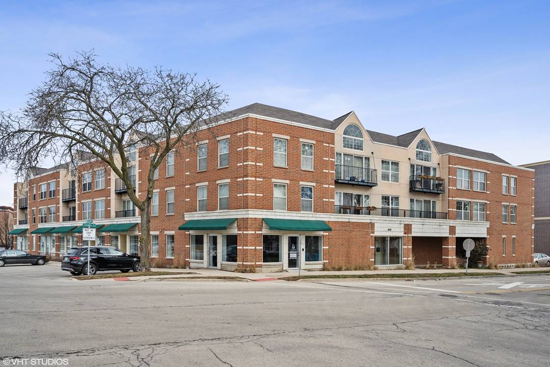1800 Dewes, Unit 307, Glenview, IL 60025