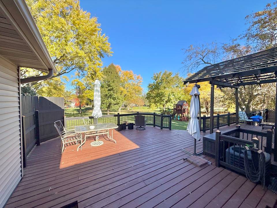 619 Joanne, Dekalb, IL 60115