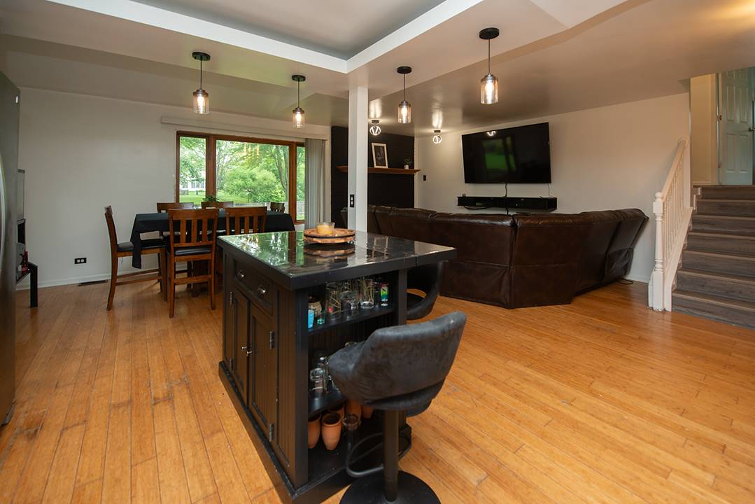 140 Thackeray, Bolingbrook, IL 60440