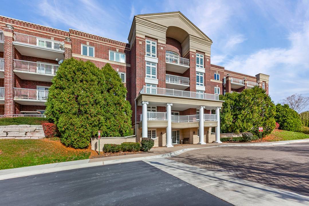 7021 W Touhy, Unit 207, Niles, IL 60714