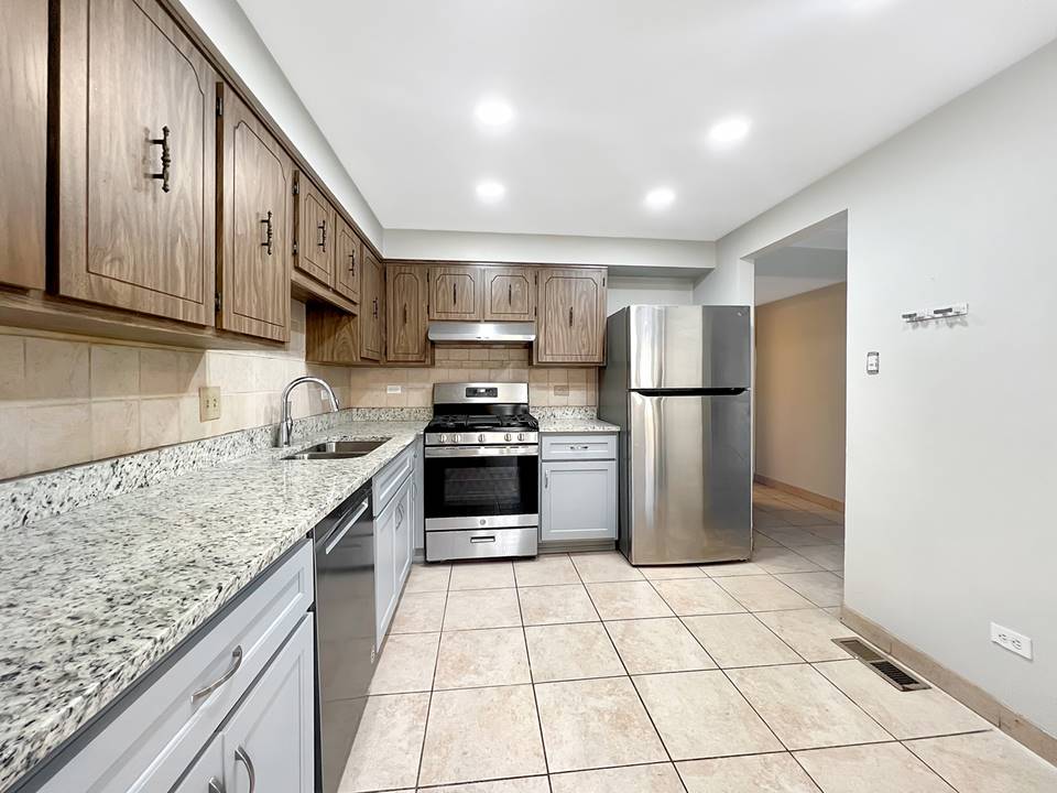10702 S Keating, Apt 1S, Oak Lawn, IL 60453