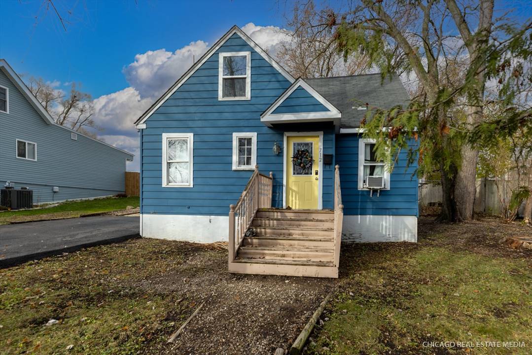 712 N Cedarwood, Round Lake Heights, IL 60073