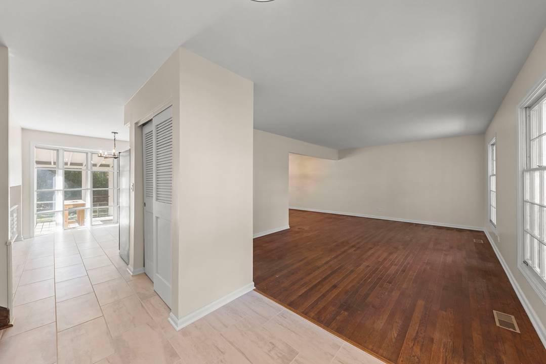 345 Green Valley, Naperville, IL 60540