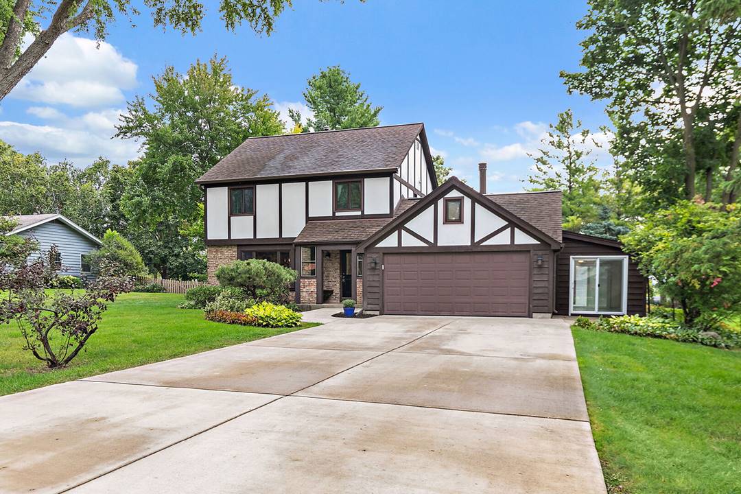 2916 Skyline, Crystal Lake, IL 60012