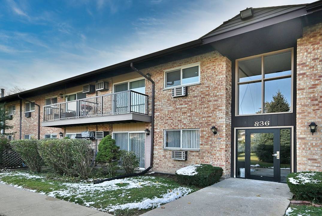 836 E Old Willow, Unit 211, Prospect Heights, IL 60070