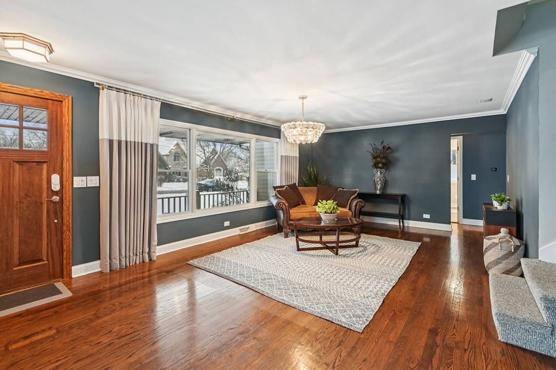 131 W Chicago, Downers Grove, IL 60515