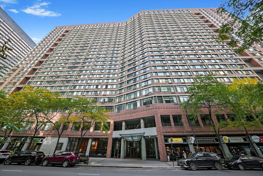 211 E Ohio, Unit 2707, Chicago, IL 60611 - Streeterville