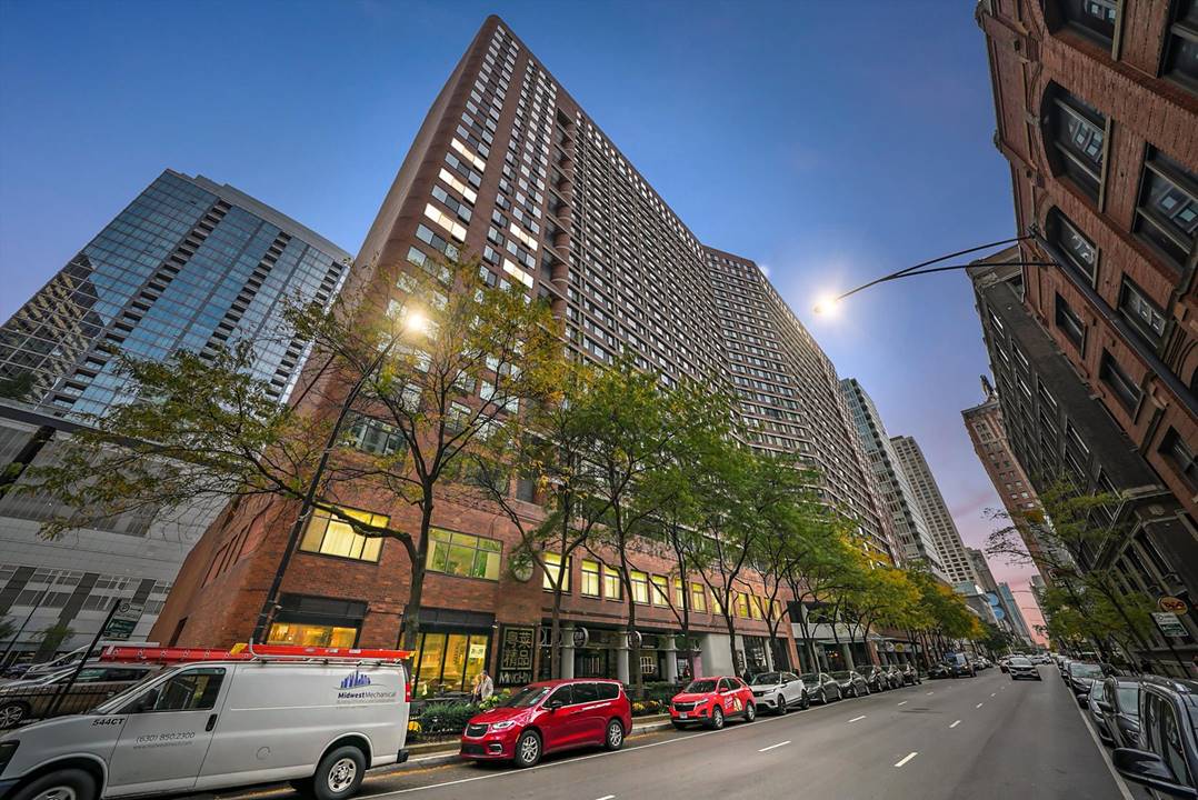 211 E Ohio, Unit 2707, Chicago, IL 60611 - Streeterville