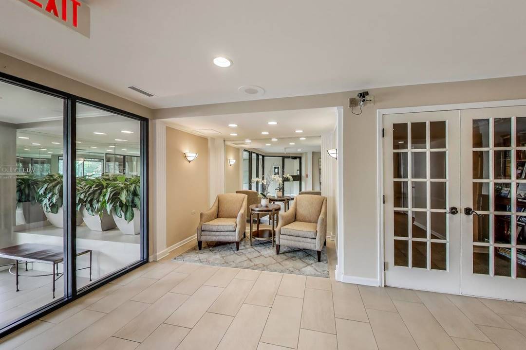 2020 Chestnut, Unit 312, Glenview, IL 60025