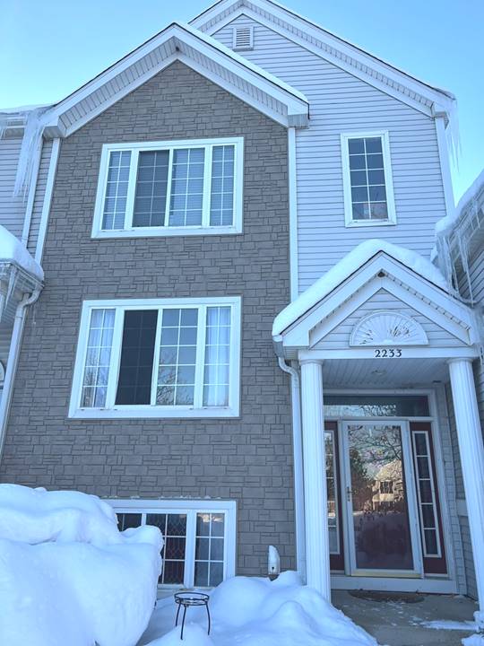 2233 Dawson, Algonquin, IL 60102