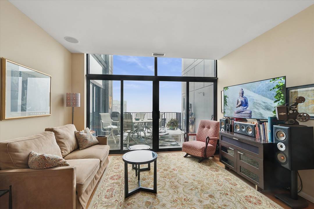 435 W Erie, Apt 2204, Chicago, IL 60654 - River North