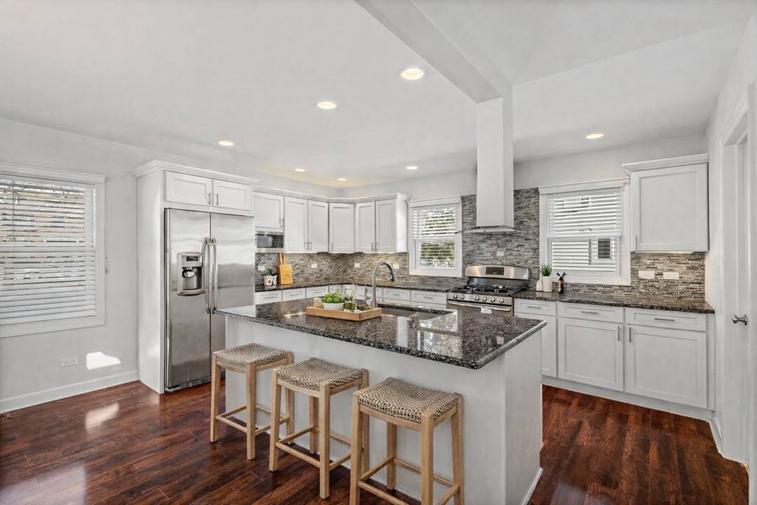 3201 Crestwood, Glenview, IL 60025