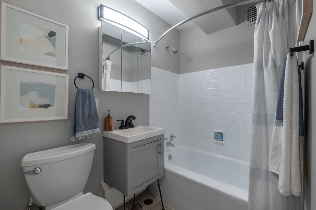 5815 N Sheridan, Apt 1103, Chicago, IL 60660 - Edgewater