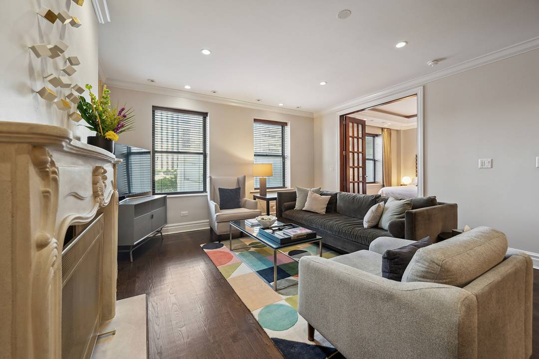 70 E Walton, Apt 1004, Chicago, IL 60611 - Gold Coast