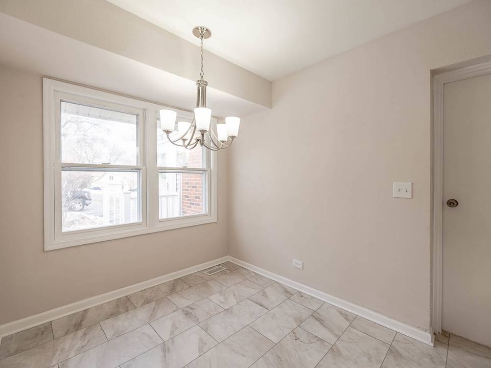 330 Hampton, Unit A, Bloomingdale, IL 60108