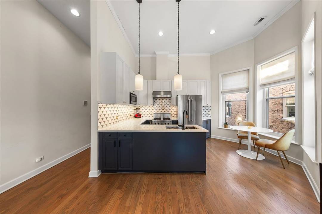 2849 N Burling, Unit 3, Chicago, IL 60657 - Lakeview