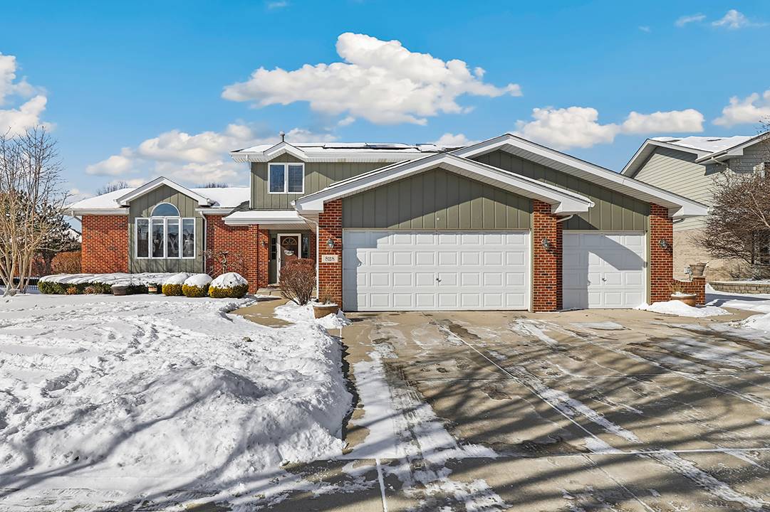 8118 Brookside Glen, Tinley Park, IL 60487