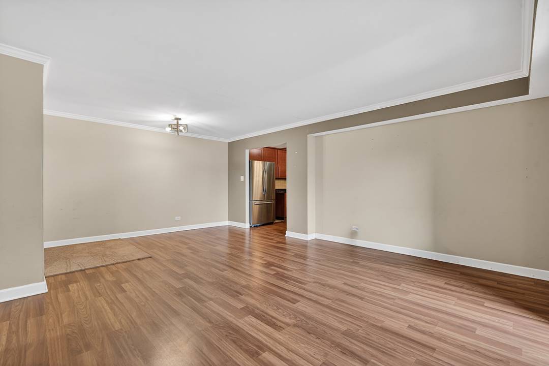 700 Perrie, Unit 207, Elk Grove Village, IL 60007