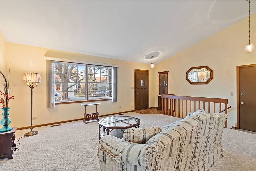 682 Alice, Unit 682, Elgin, IL 60123