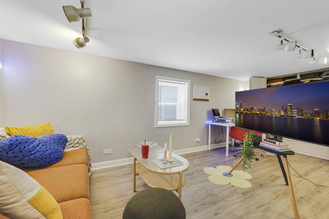 3007 N Ashland, Apt CHG, Chicago, IL 60657 - Lakeview
