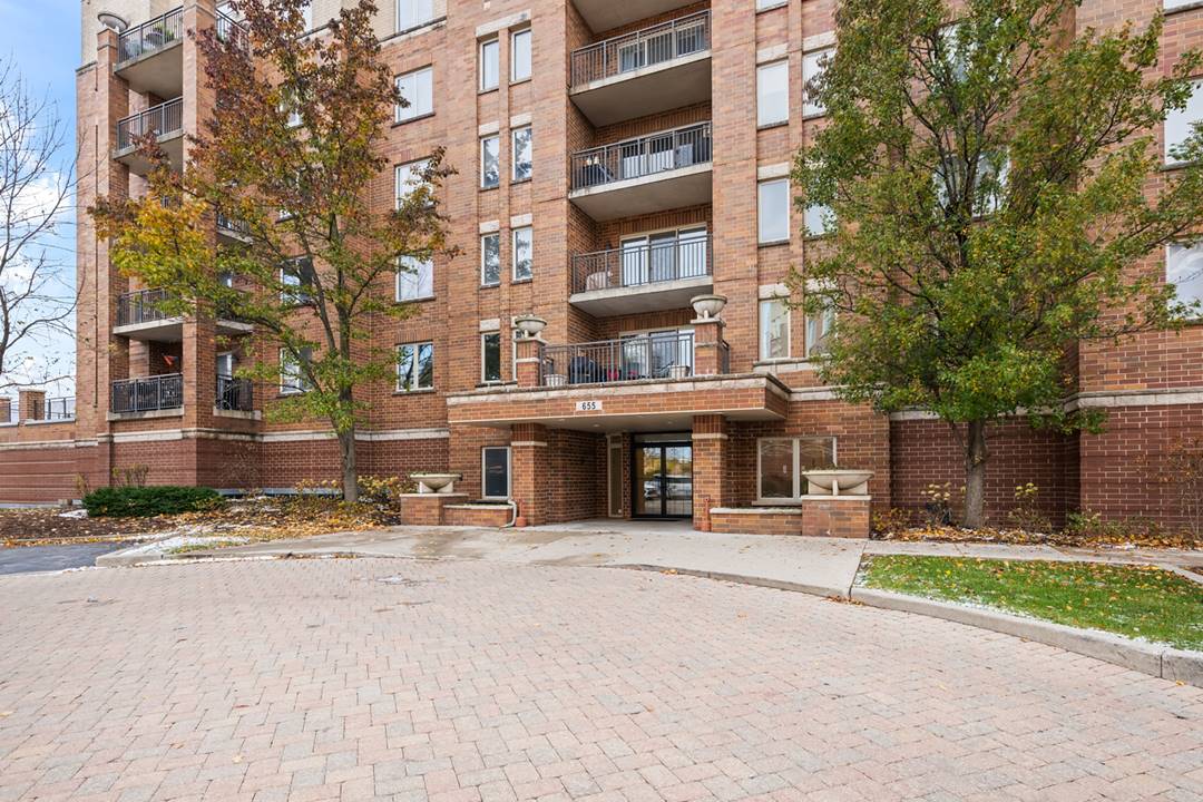 655 Perrie, Unit 203, Elk Grove Village, IL 60007